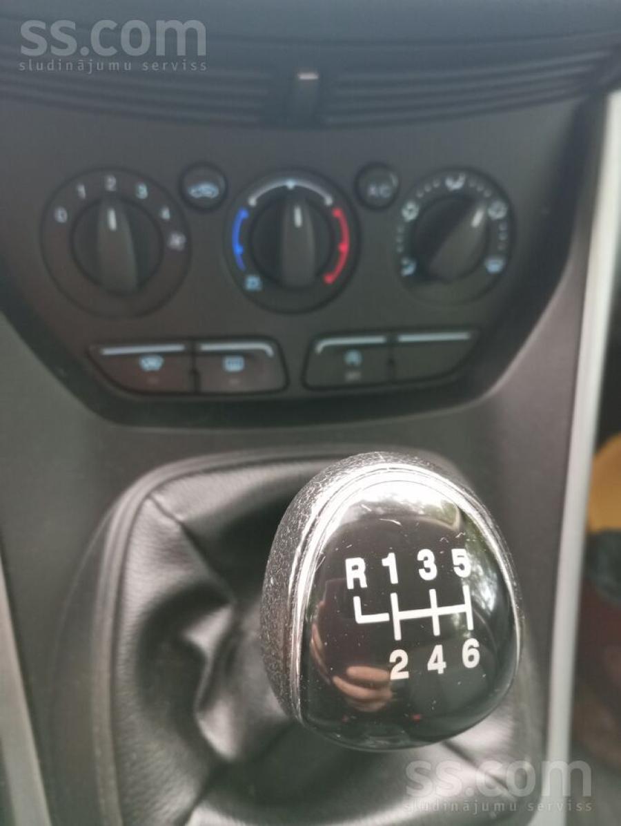 Grey Ford C-Max 2012 in Riga, with an engine capacity of 1.60 L and mileage of 0 thousand km for 4250 €, photo 15 on AUTOMOTO.COM.LV