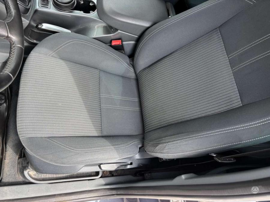Grey Ford C-Max 2012 in Kaunas, with an engine capacity of 1.56 L and mileage of 195 thousand km for 3350 €, photo 15 on AUTOMOTO.COM.LV