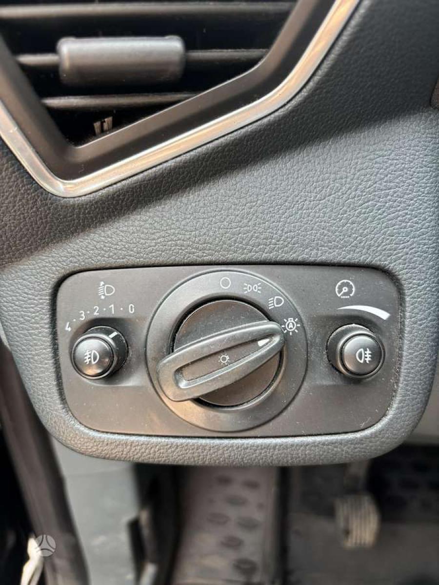 Grey Ford C-Max 2012 in Kaunas, with an engine capacity of 1.56 L and mileage of 195 thousand km for 3350 €, photo 19 on AUTOMOTO.COM.LV