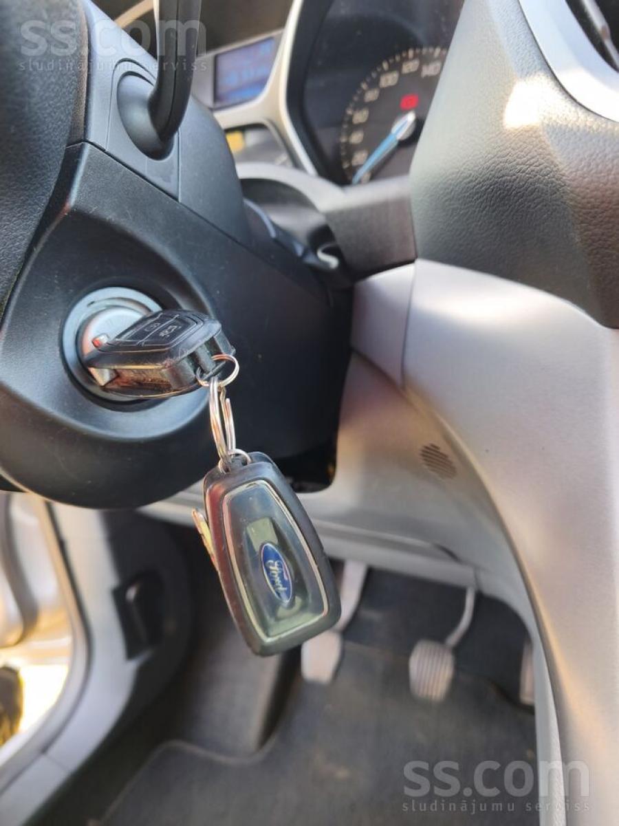 Pelēks Ford C-Max 2012 Kuldīga, ar dzinēja tilpumu 1.60 L un nobraukumu 233 tūkst. km par 4890 €, foto 24 vietnē AUTOMOTO.COM.LV