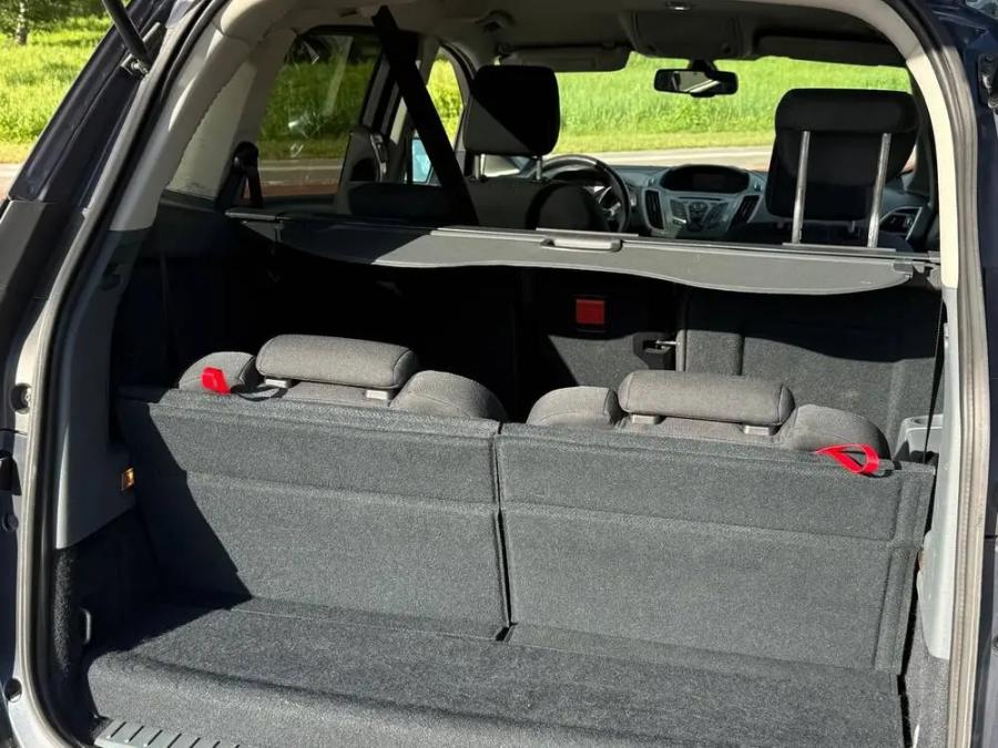 Grey Ford C-Max 2012 in Jelgava, with an engine capacity of 2.00 L and mileage of 266 thousand km for 4990 €, photo 23 on AUTOMOTO.COM.LV