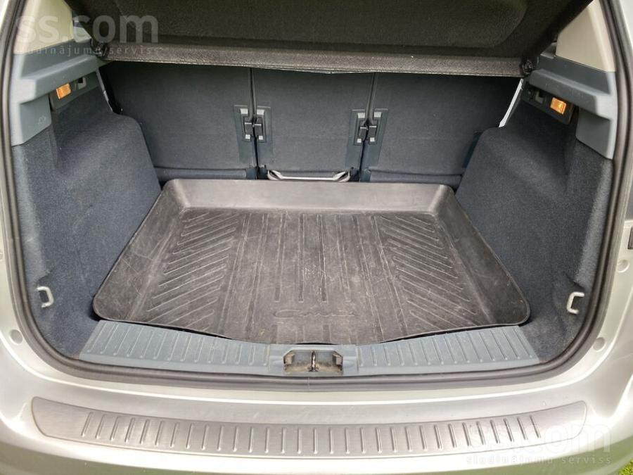 Grey Ford C-Max 2012 in Riga, with an engine capacity of 1.60 L and mileage of 138 thousand km for 4500 €, photo 6 on AUTOMOTO.COM.LV