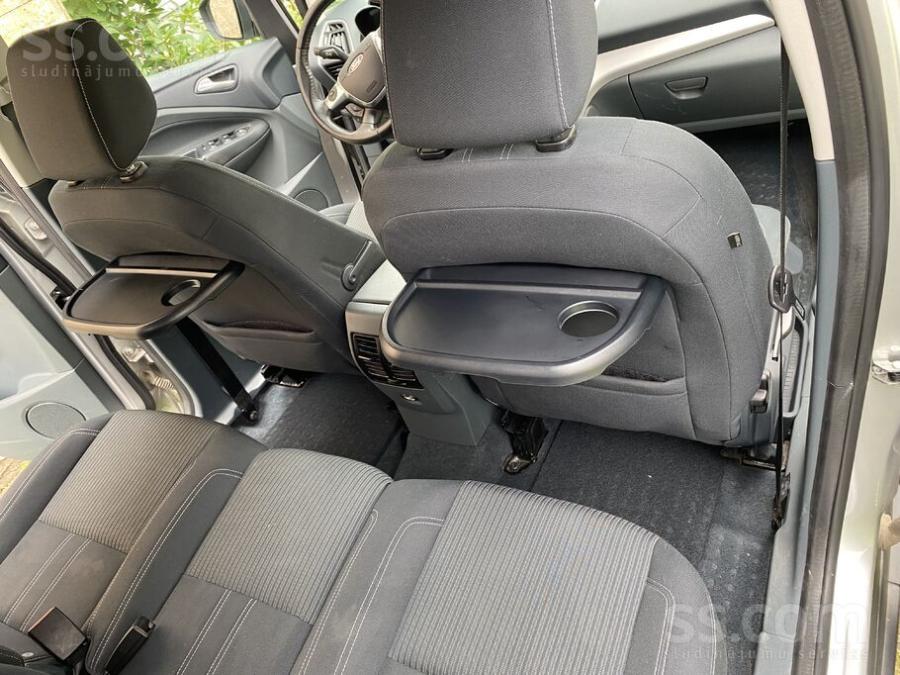 Grey Ford C-Max 2012 in Riga, with an engine capacity of 1.60 L and mileage of 138 thousand km for 4500 €, photo 9 on AUTOMOTO.COM.LV
