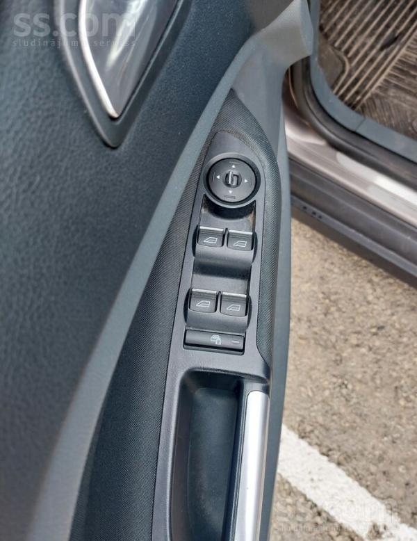 Pelēks Ford C-Max 2012 Rīga, ar dzinēja tilpumu 2.00 L un nobraukumu 245 tūkst. km par 3500 €, foto 11 vietnē AUTOMOTO.COM.LV