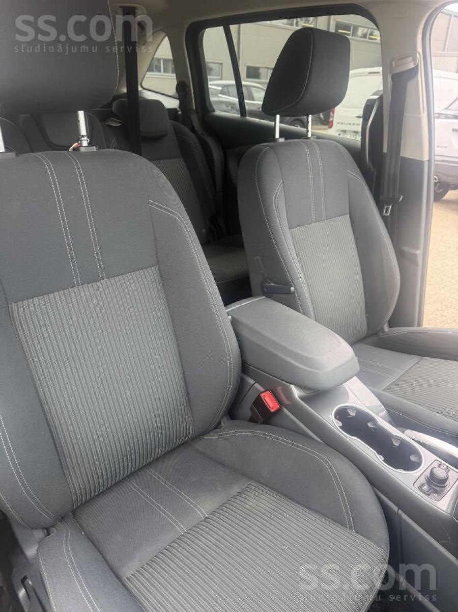 Grey Ford C-Max 2013 in Riga, with an engine capacity of 2.00 L and mileage of 245 thousand km for 3950 €, photo 17 on AUTOMOTO.COM.LV