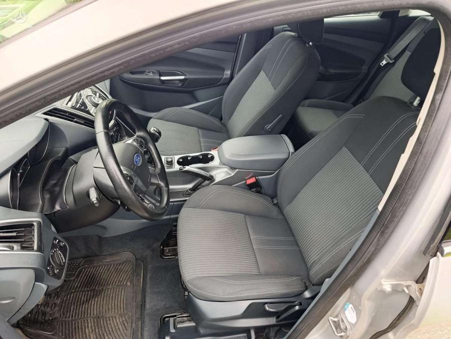 Grey Ford C-Max 2013 in Marijampole, with an engine capacity of 1.00 L and mileage of 141 thousand km for 3200 €, photo 18 on AUTOMOTO.COM.LV