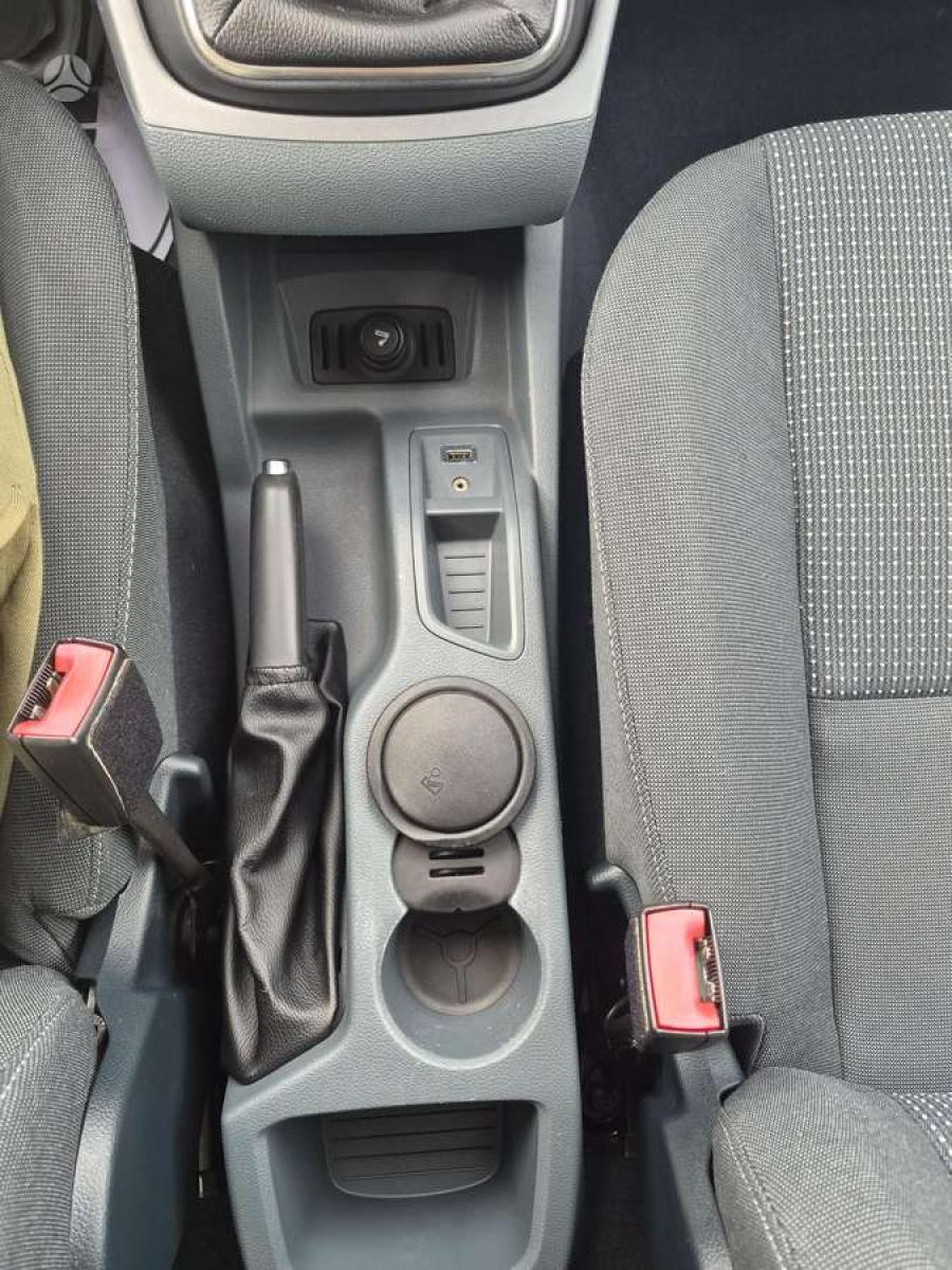 Grey Ford C-Max 2013 in Taurage, with an engine capacity of 1.00 L and mileage of 172 thousand km for 3500 €, photo 16 on AUTOMOTO.COM.LV