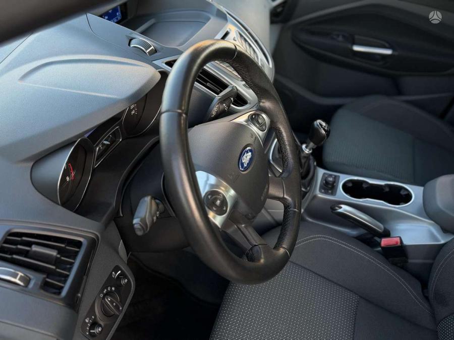 Grey Ford C-Max 2013 in Kretinga, with an engine capacity of 1.00 L and mileage of 191 thousand km for 4750 €, photo 17 on AUTOMOTO.COM.LV
