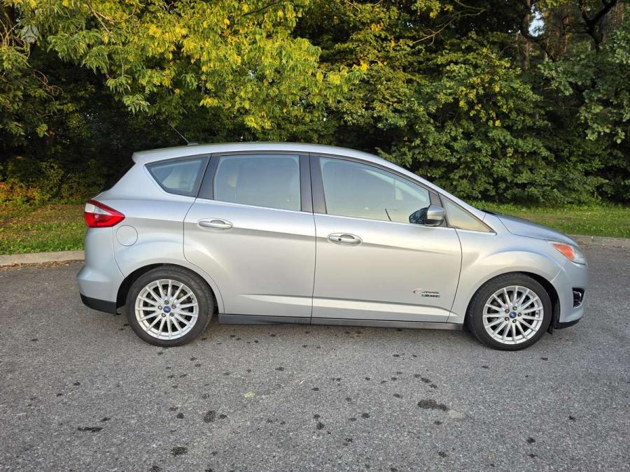 Grey Ford C-Max 2013 in Alytus, with an engine capacity of 2.00 L and mileage of 177 thousand km for 6400 €, photo 5 on AUTOMOTO.COM.LV