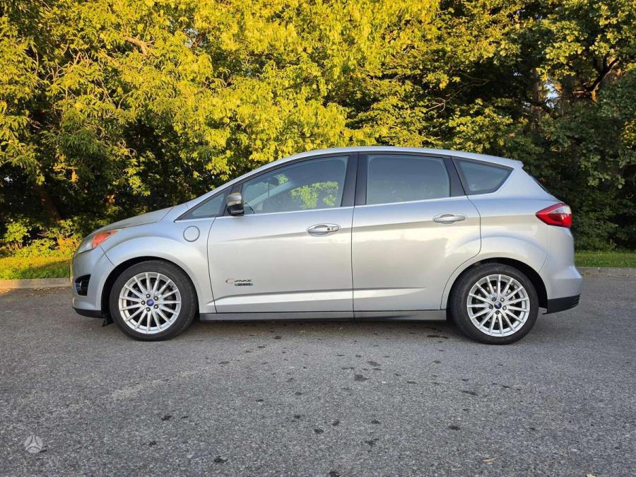 Grey Ford C-Max 2013 in Alytus, with an engine capacity of 2.00 L and mileage of 177 thousand km for 6400 €, photo 9 on AUTOMOTO.COM.LV