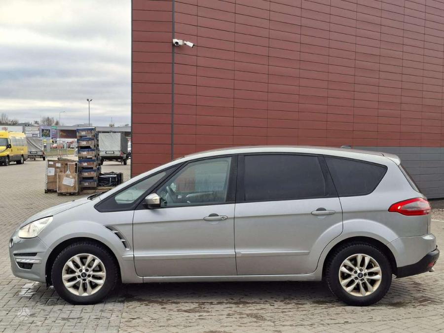 Grey Ford C-Max 2014 in Silute, with an engine capacity of 2.00 L and mileage of 268 thousand km for 4500 €, photo 3 on AUTOMOTO.COM.LV
