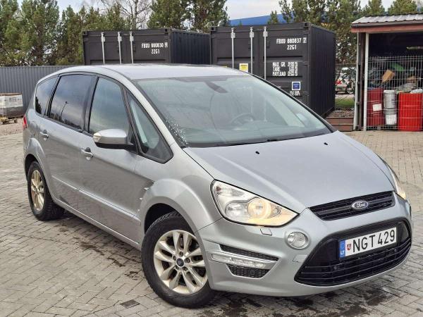 Grey Ford C-Max 2014 in Silute, with an engine capacity of 2.00 L and mileage of 268 thousand km for 4500 €, photo 9 on AUTOMOTO.COM.LV