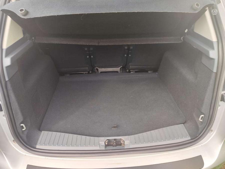 Grey Ford C-Max 2014 in Kaunas, with an engine capacity of 1.56 L and mileage of 250 thousand km for 3650 €, photo 12 on AUTOMOTO.COM.LV