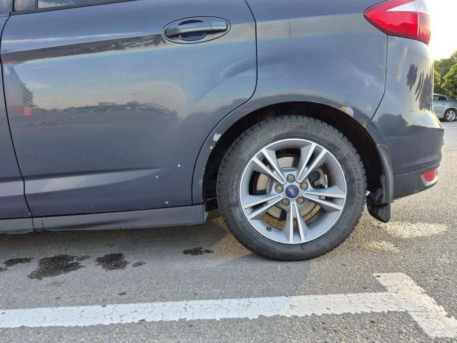 Grey Ford C-Max 2014 in Panevezys, with an engine capacity of 1.00 L and mileage of 210 thousand km for 3000 €, photo 13 on AUTOMOTO.COM.LV