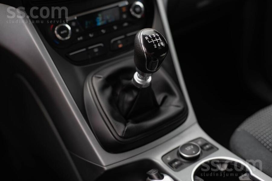 Pelēks Ford C-Max 2014 Rīga, ar dzinēja tilpumu 1.60 L un nobraukumu 358 tūkst. km par 5990 €, foto 25 vietnē AUTOMOTO.COM.LV
