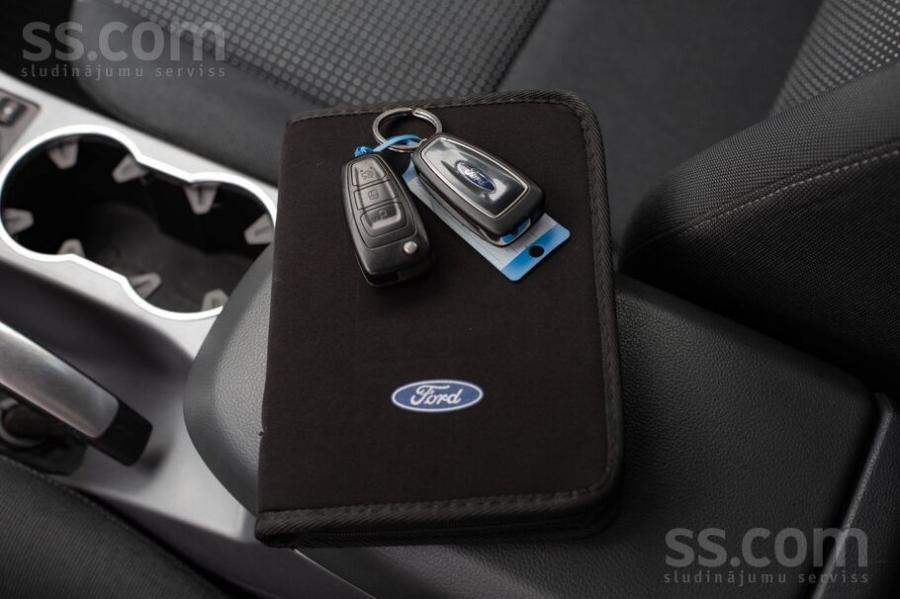 Pelēks Ford C-Max 2014 Rīga, ar dzinēja tilpumu 1.60 L un nobraukumu 358 tūkst. km par 5990 €, foto 27 vietnē AUTOMOTO.COM.LV