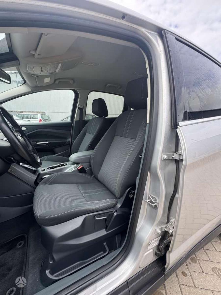 Grey Ford C-Max 2014 in Taurage, with an engine capacity of 2.00 L and mileage of 240 thousand km for 4150 €, photo 7 on AUTOMOTO.COM.LV