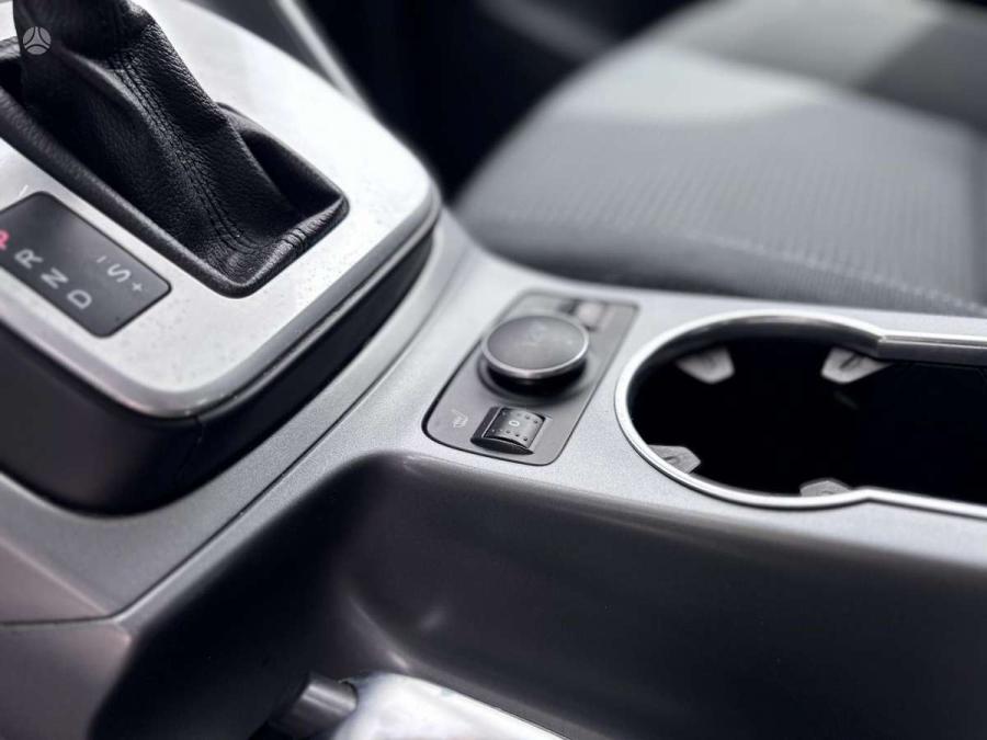 Grey Ford C-Max 2014 in Gargzdai, with an engine capacity of 2.00 L and mileage of 240 thousand km for 4999 €, photo 19 on AUTOMOTO.COM.LV
