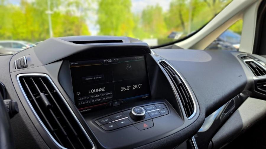 Grey Ford C-Max 2015 in Riga, with an engine capacity of 1.50 L and mileage of 253 thousand km for 6990 €, photo 25 on AUTOMOTO.COM.LV