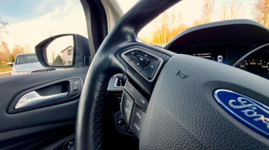Grey Ford C-Max 2015 in Riga, with an engine capacity of 1.50 L and mileage of 253 thousand km for 6990 €, photo 38 on AUTOMOTO.COM.LV