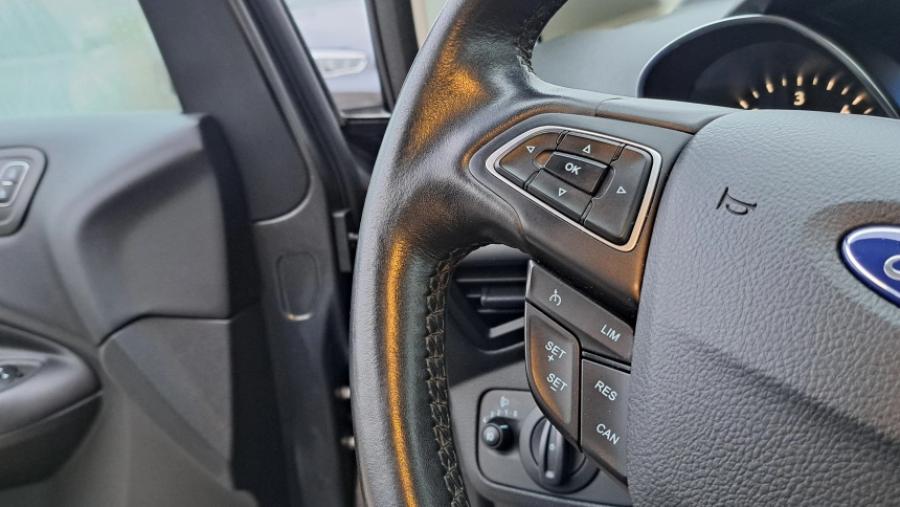 Grey Ford C-Max 2015 in Riga, with an engine capacity of 1.50 L and mileage of 253 thousand km for 6990 €, photo 40 on AUTOMOTO.COM.LV