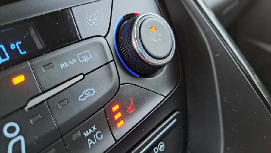 Grey Ford C-Max 2015 in Riga, with an engine capacity of 1.50 L and mileage of 253 thousand km for 6990 €, photo 42 on AUTOMOTO.COM.LV