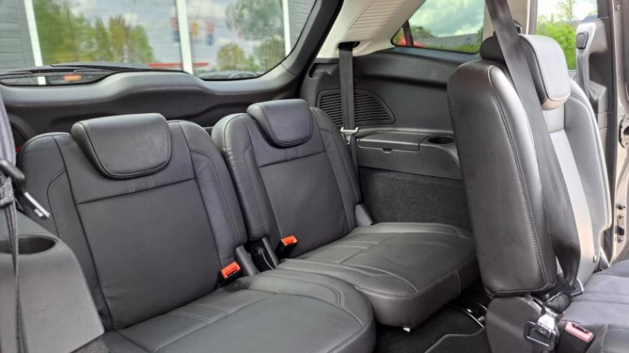 Grey Ford C-Max 2015 in Riga, with an engine capacity of 1.50 L and mileage of 253 thousand km for 6990 €, photo 45 on AUTOMOTO.COM.LV