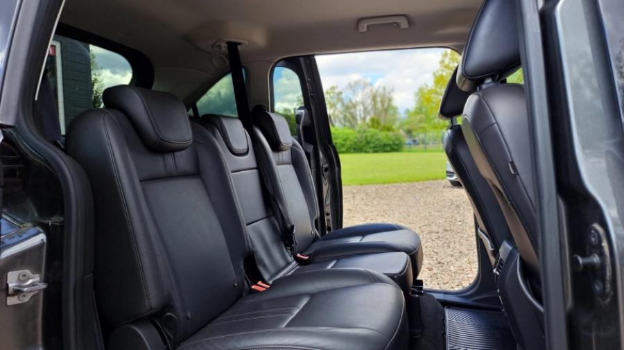 Grey Ford C-Max 2015 in Riga, with an engine capacity of 1.50 L and mileage of 253 thousand km for 6990 €, photo 53 on AUTOMOTO.COM.LV