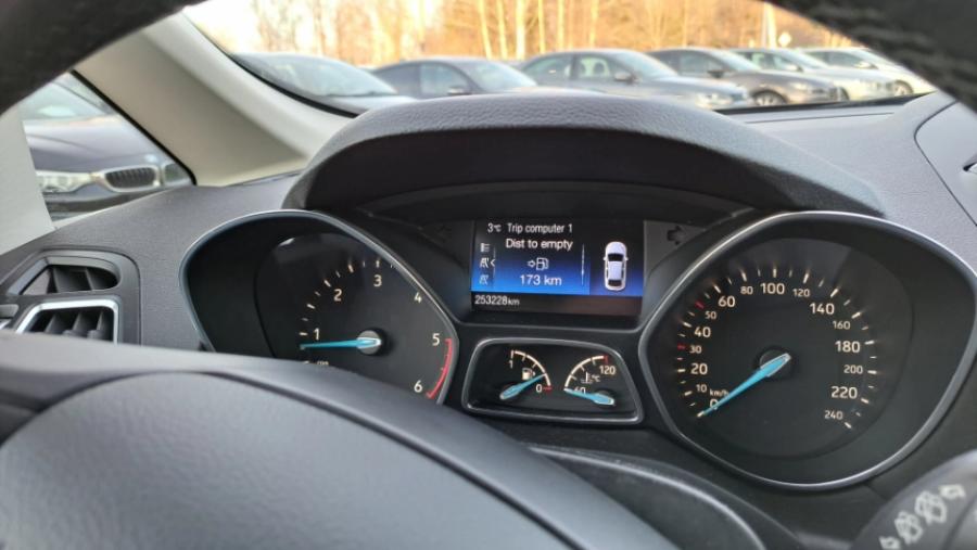 Grey Ford C-Max 2015 in Riga, with an engine capacity of 1.50 L and mileage of 253 thousand km for 6990 €, photo 66 on AUTOMOTO.COM.LV