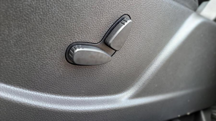 Grey Ford C-Max 2015 in Riga, with an engine capacity of 1.50 L and mileage of 253 thousand km for 6990 €, photo 97 on AUTOMOTO.COM.LV