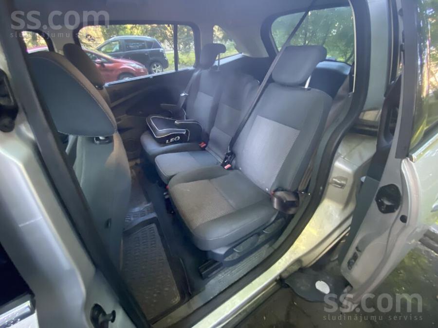 Pelēks Ford C-Max 2015 Rīga, ar dzinēja tilpumu 1.60 L un nobraukumu 351 tūkst. km par 4000 €, foto 5 vietnē AUTOMOTO.COM.LV
