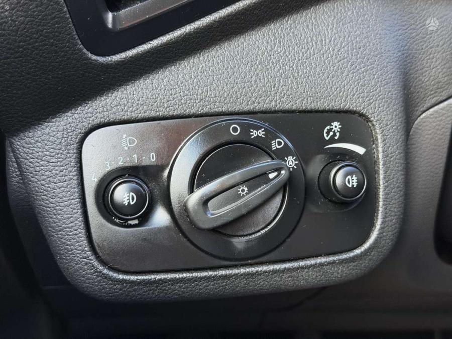 Grey Ford C-Max 2015 in Taurage, with an engine capacity of 1.50 L and mileage of 260 thousand km for 4700 €, photo 19 on AUTOMOTO.COM.LV