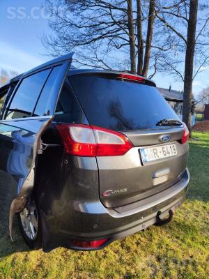 Grey Ford C-Max 2016 in Riga, with an engine capacity of 2.00 L and mileage of 298 thousand km for 5500 €, photo 6 on AUTOMOTO.COM.LV