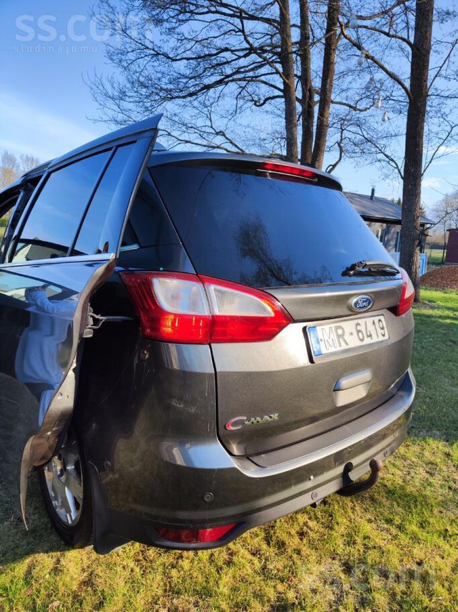 Grey Ford C-Max 2016 in Riga, with an engine capacity of 2.00 L and mileage of 298 thousand km for 5500 €, photo 6 on AUTOMOTO.COM.LV