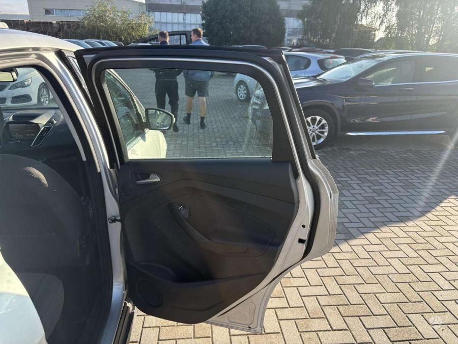 Pelēks Ford C-Max 2016 Tauragė, ar dzinēja tilpumu 1.00 L un nobraukumu 143 tūkst. km par 4500 €, foto 16 vietnē AUTOMOTO.COM.LV