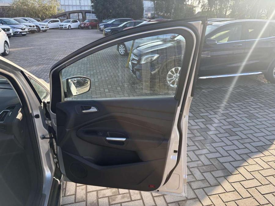 Pelēks Ford C-Max 2016 Tauragė, ar dzinēja tilpumu 1.00 L un nobraukumu 143 tūkst. km par 4500 €, foto 17 vietnē AUTOMOTO.COM.LV