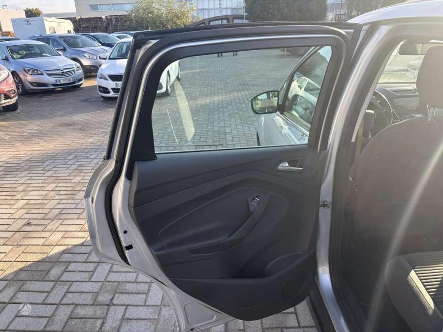 Pelēks Ford C-Max 2016 Tauragė, ar dzinēja tilpumu 1.00 L un nobraukumu 143 tūkst. km par 4500 €, foto 18 vietnē AUTOMOTO.COM.LV