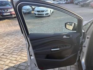 Pelēks Ford C-Max 2016 Tauragė, ar dzinēja tilpumu 1.00 L un nobraukumu 143 tūkst. km par 4500 €, foto 19 vietnē AUTOMOTO.COM.LV