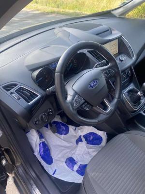 Grey Ford C-Max 2017 in Taurage, with an engine capacity of 1.00 L and mileage of 165 thousand km for 4900 €, photo 9 on AUTOMOTO.COM.LV