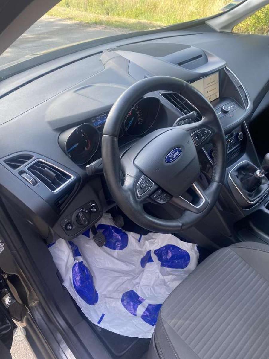 Grey Ford C-Max 2017 in Taurage, with an engine capacity of 1.00 L and mileage of 165 thousand km for 4900 €, photo 9 on AUTOMOTO.COM.LV