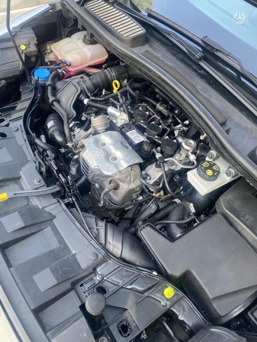 Grey Ford C-Max 2017 in Taurage, with an engine capacity of 1.00 L and mileage of 165 thousand km for 4900 €, photo 17 on AUTOMOTO.COM.LV