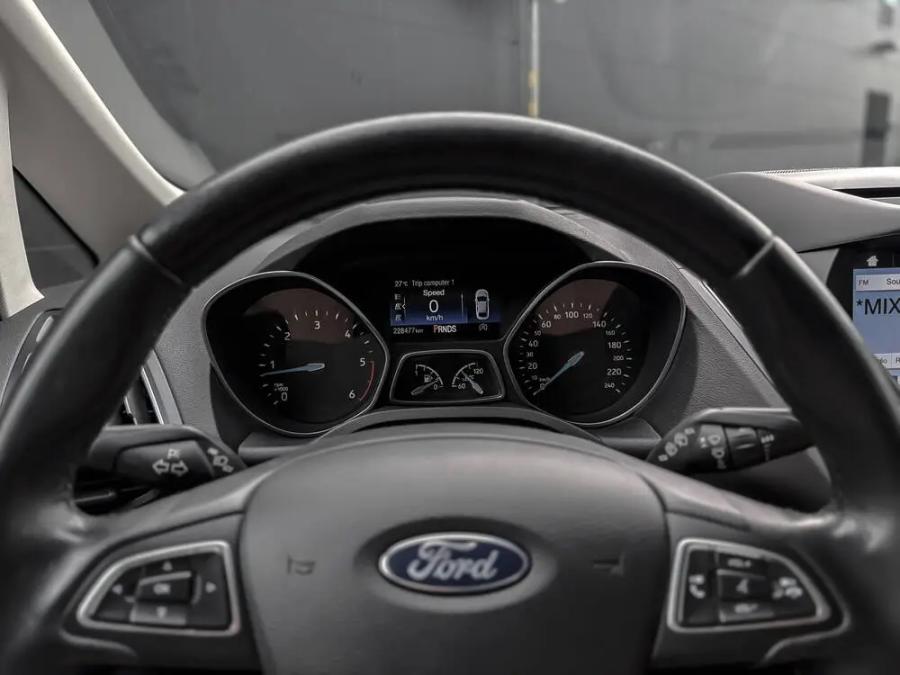 Grey Ford C-Max 2018 in Jelgava, with an engine capacity of 1.50 L and mileage of 229 thousand km for 7500 €, photo 17 on AUTOMOTO.COM.LV
