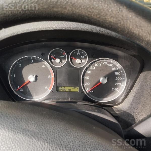 Grey Ford C-Max 2006 in Aizkraukle, with an engine capacity of 1.60 L and mileage of 300 thousand km for 1300 €, photo 5 on AUTOMOTO.COM.LV