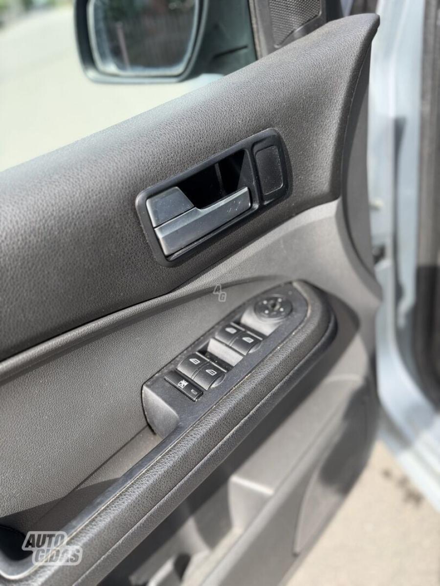 Pelēks Ford C-Max 2005 Kauņa, ar dzinēja tilpumu 1.60 L un nobraukumu 250 tūkst. km par 850 €, foto 12 vietnē AUTOMOTO.COM.LV