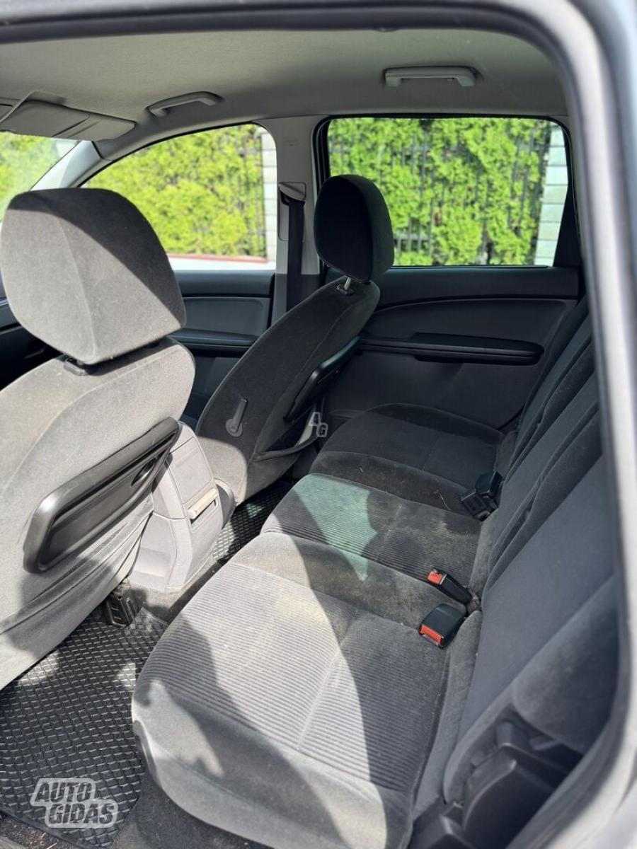 Pelēks Ford C-Max 2005 Kauņa, ar dzinēja tilpumu 1.60 L un nobraukumu 250 tūkst. km par 850 €, foto 14 vietnē AUTOMOTO.COM.LV