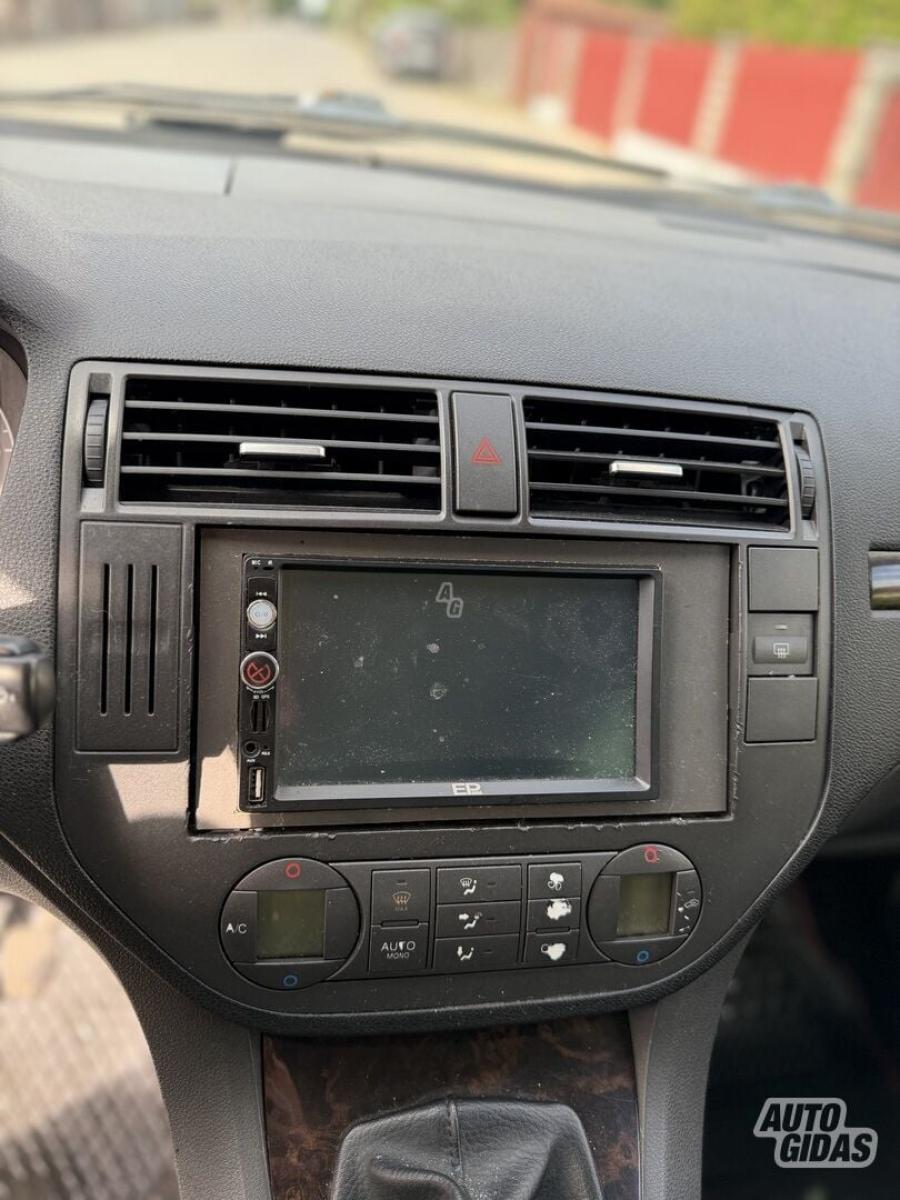 Pelēks Ford C-Max 2005 Kauņa, ar dzinēja tilpumu 1.60 L un nobraukumu 250 tūkst. km par 850 €, foto 23 vietnē AUTOMOTO.COM.LV