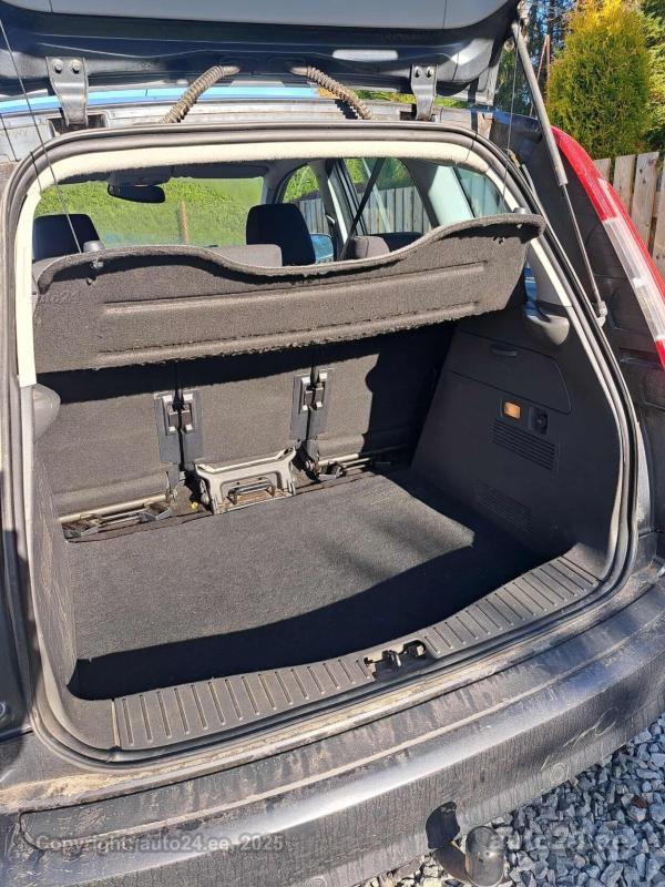 Pelēks Ford C-Max 2009 Tallina, ar dzinēja tilpumu 1.60 L un nobraukumu 289 tūkst. km par 2000 €, foto 11 vietnē AUTOMOTO.COM.LV