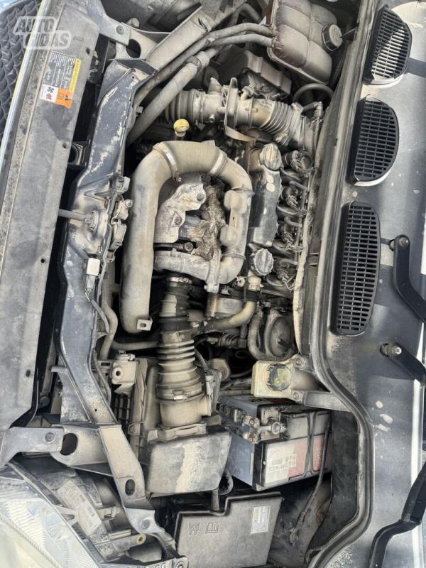 Ford C-Max 2004 in Panevezys, with an engine capacity of 1.60 L and mileage of 5000 thousand km for 320 €, photo 6 on AUTOMOTO.COM.LV