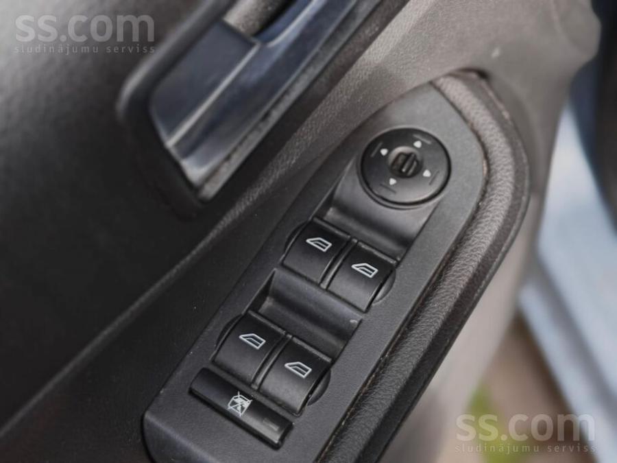 Ford C-Max 2004 Rīga, ar dzinēja tilpumu 1.60 L un nobraukumu 390 tūkst. km par 1250 €, foto 6 vietnē AUTOMOTO.COM.LV