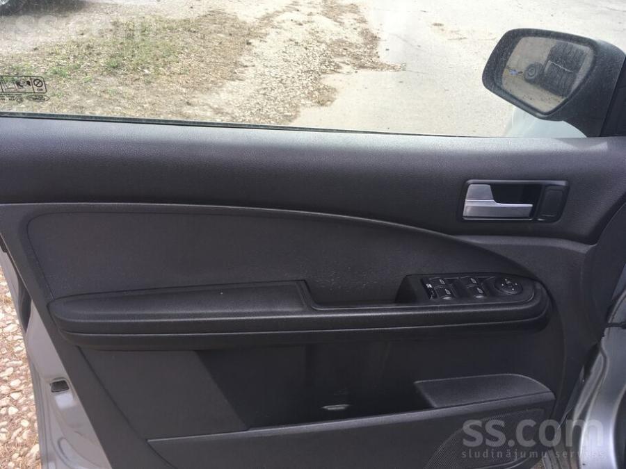 Ford C-Max 2005 Rīga, ar dzinēja tilpumu 2.00 L un nobraukumu 0 tūkst. km par 1200 €, foto 12 vietnē AUTOMOTO.COM.LV